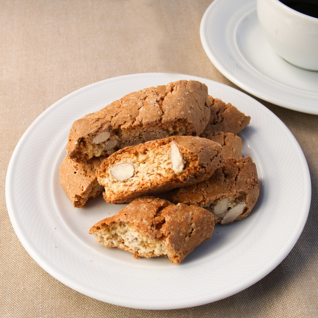 Italian Biscuits Cantucci Tin 200g by Gadeschi — Gourmet World Foods
